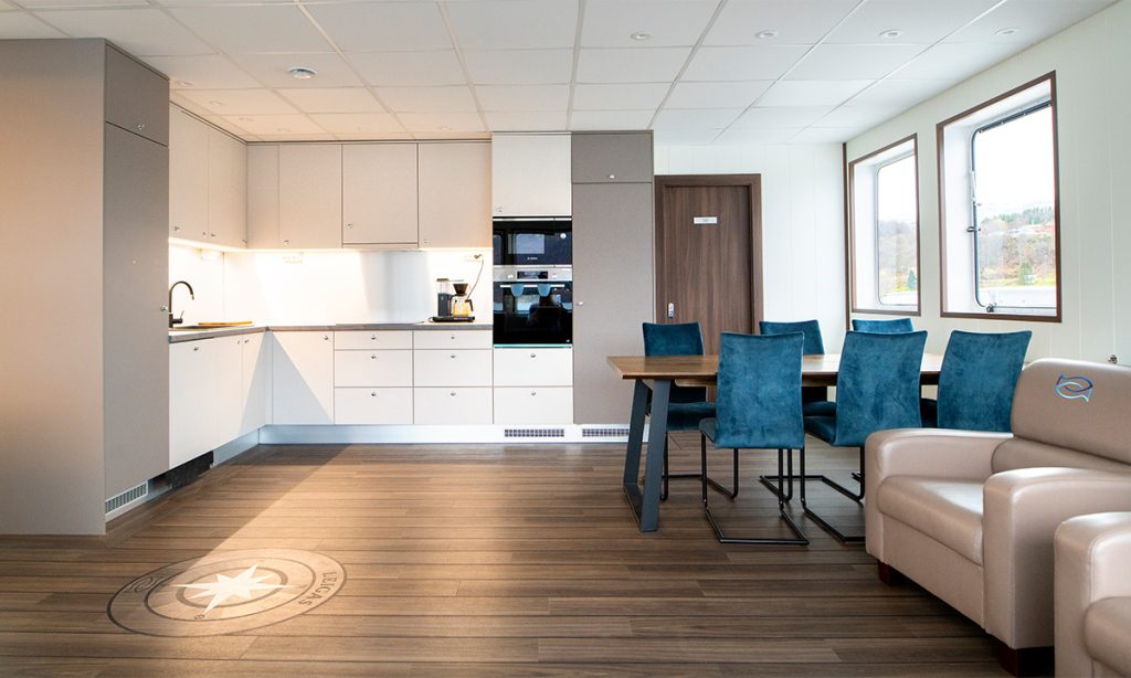 Feed barges | Fluctus